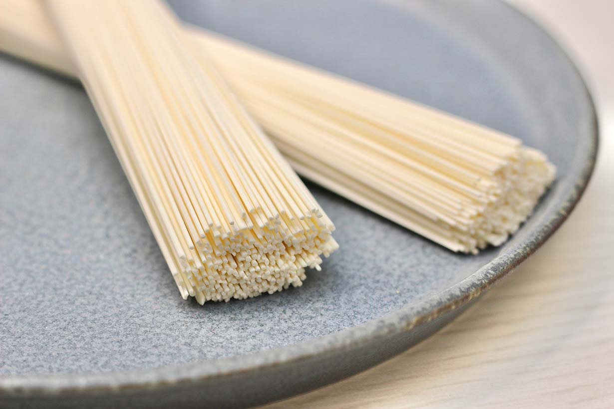 麦ライスが教えるそうめんの正しい保存方法。茹で置き・冷凍のコツも紹介 | となりのカインズさん